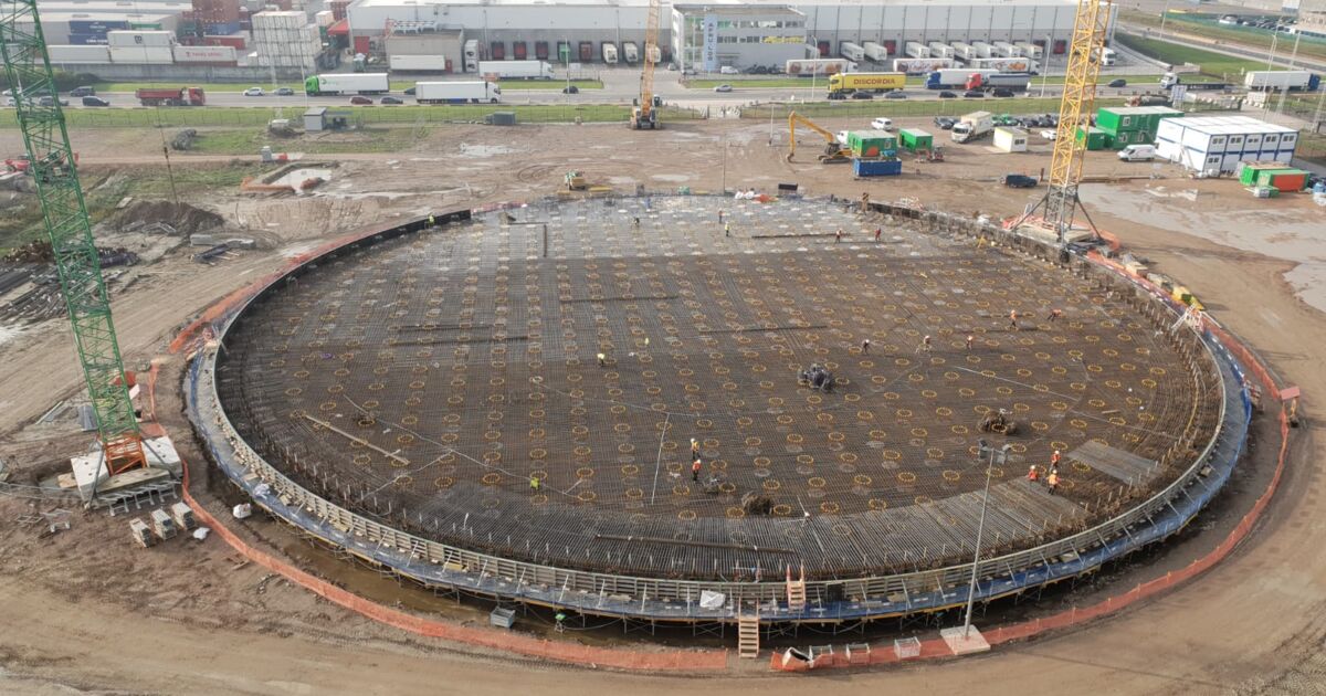 Oil storage tank te Kallo België